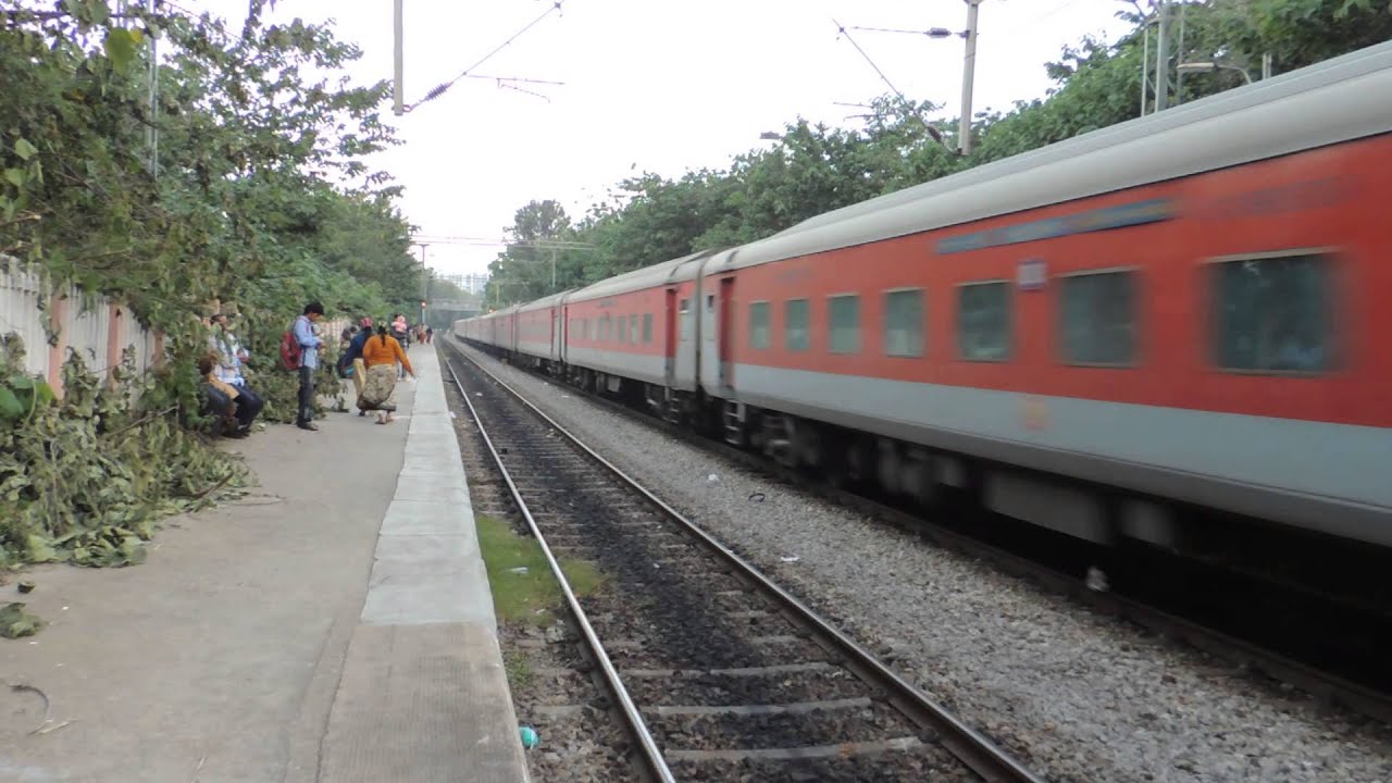 WDP4 Primo Supremo of SWR- Bangalore City Rajdhani Express disturbs ...