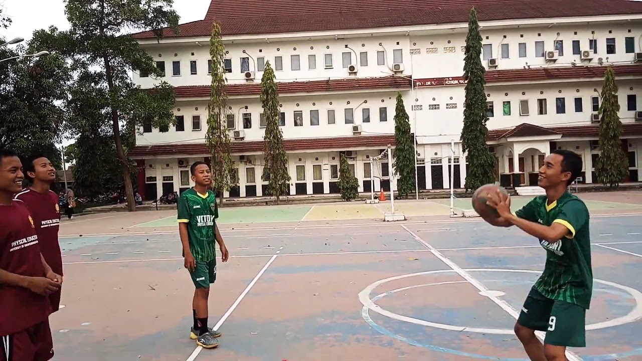 Teknik Dasar Passing Atas Bola Voli - YouTube