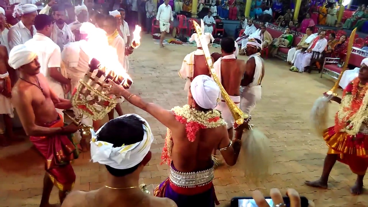 Nadibettu Dhoomavathi banta nemada pujari eachid @ moilottu - YouTube
