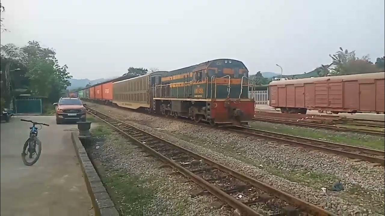 D18E-606 Kéo Tàu Hàng ASY4 Thông Qua Ga Đồng Lê (19/3/2025) - YouTube