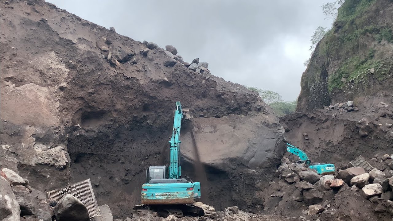 Sand Mining Indonesia || excavator working, cliff collapses, operators ...
