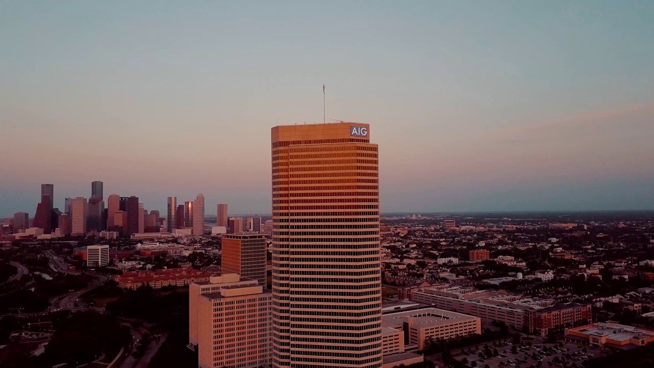 Spin Around AIG Building - YouTube