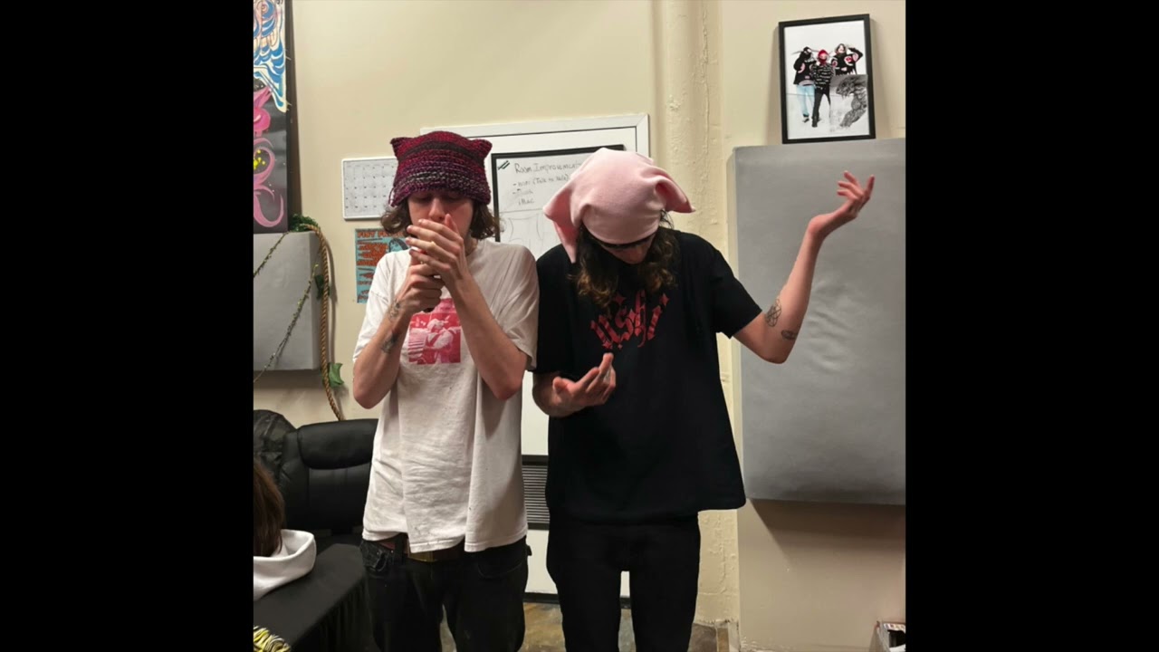 capoxxo x mayh3mp - eeky geeky - YouTube