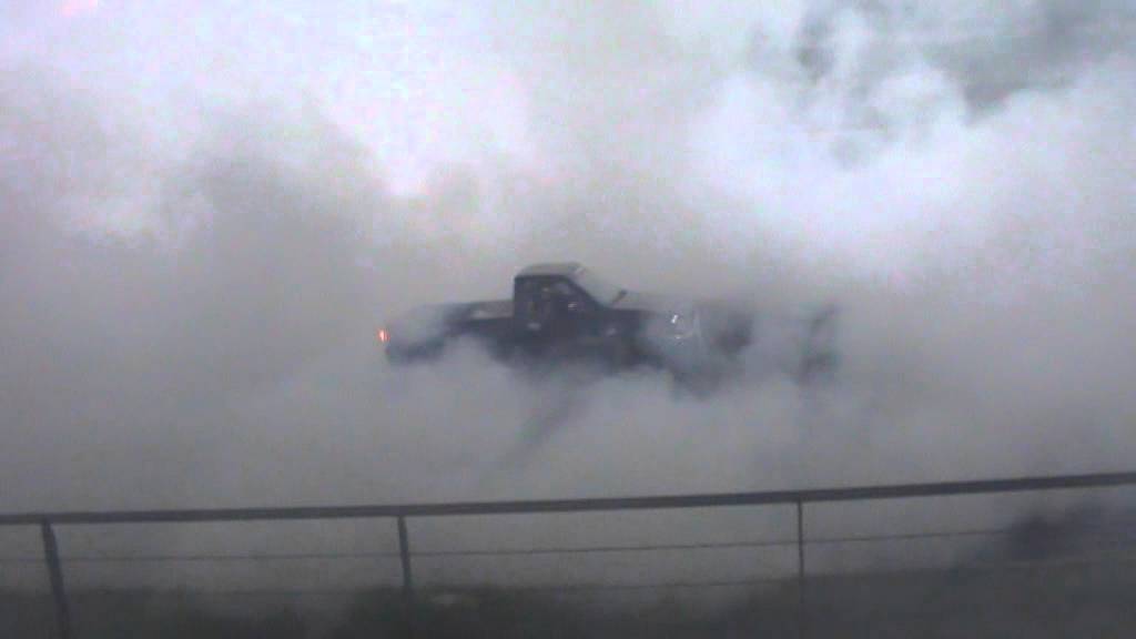 CHOP HOLDEN V8 RODEO BURNOUT AT WSID 18 2 2015 - YouTube