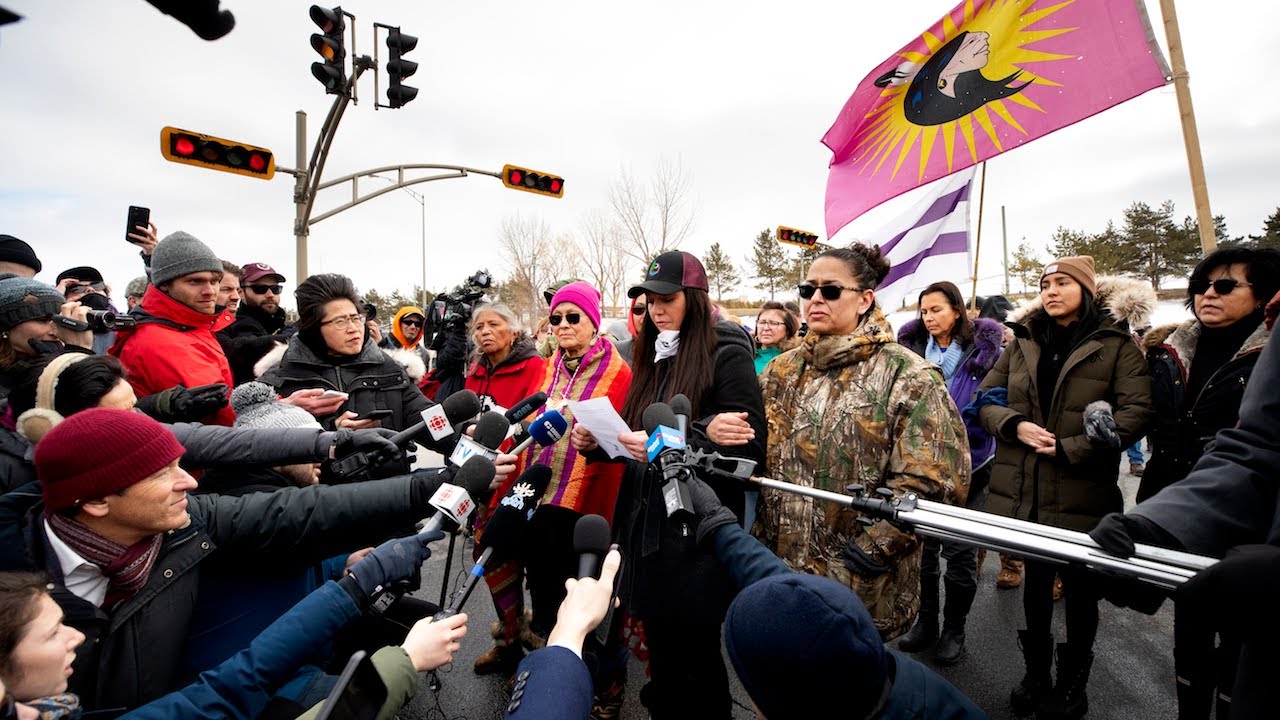 Kahnawake Mohawks end rail blockade - YouTube