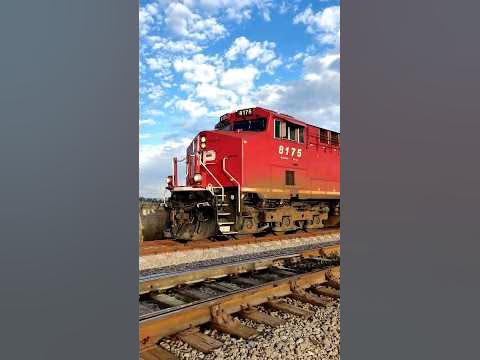 CP 8175 liderando una mancuerna auténtica de un tren CPKC!! - YouTube