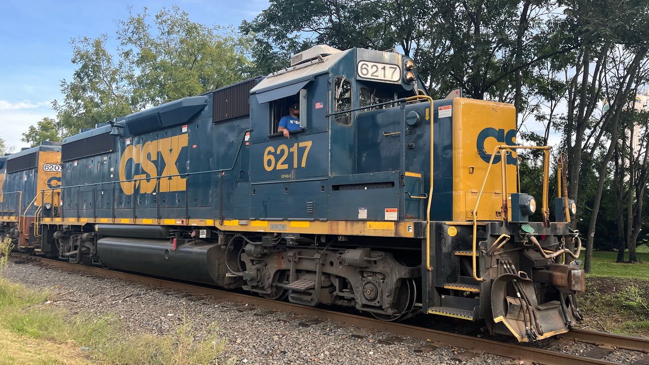 CSX 6217 leads CA-20 through Hainesport - YouTube