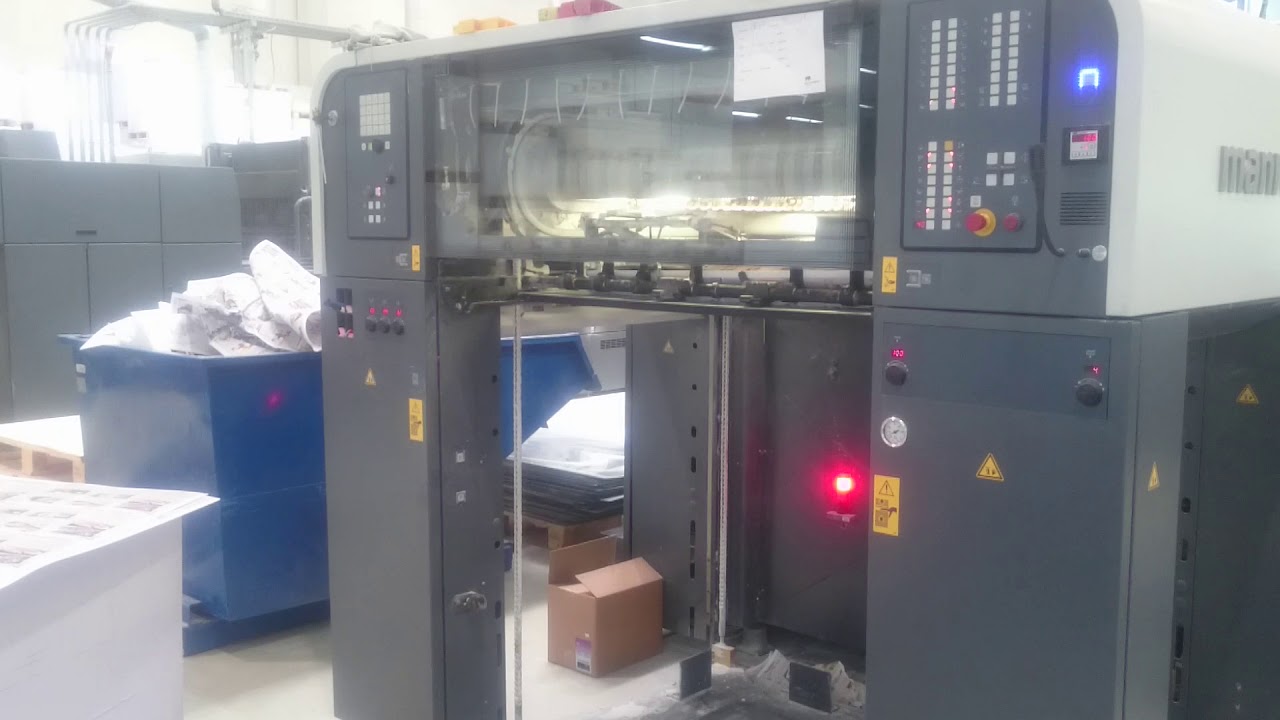 Man Roland 700 Evolution 1. printer running the machine with non stop ...