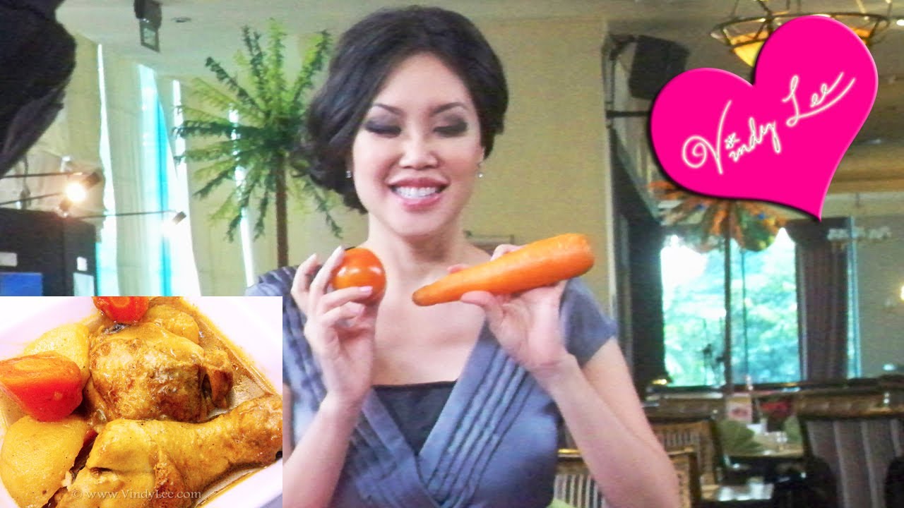 Chef VINDY LEE Cooking Chicken Curry with Carrots and Potatoes - YouTube
