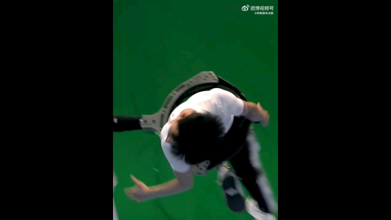 Yang Yang's core strength💥, his neck & head drooping in the turn - his ...