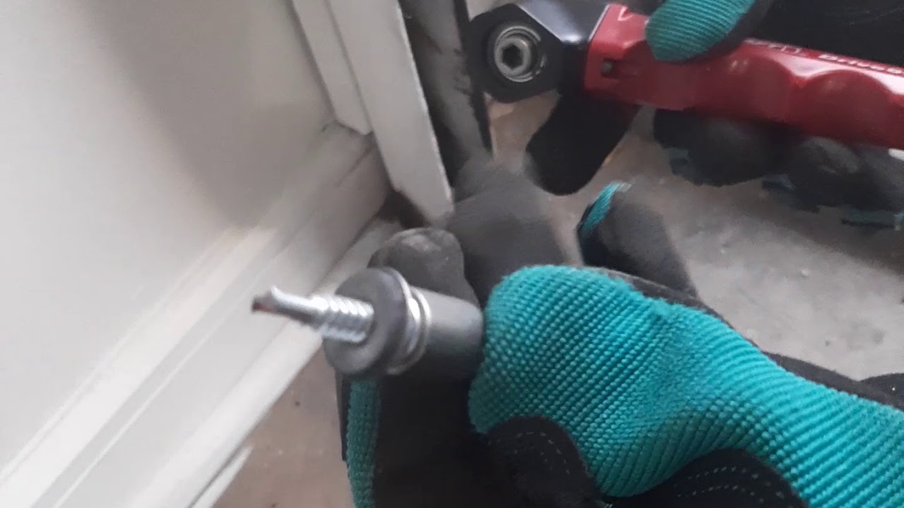 Atornillar en lugares con difícil acceso (drive 90 plus) - YouTube