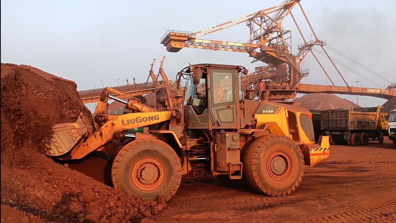 LiuGong wheel loader loading iron ore in Tata tipper at paradeep Port ...