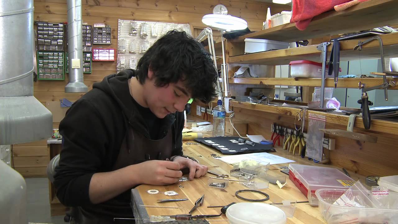 Nongo Miranda - filigransarbeider - YouTube