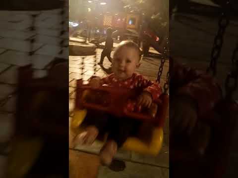 PARKTA NEŞELİ HALİM 😂😂😂😁😁