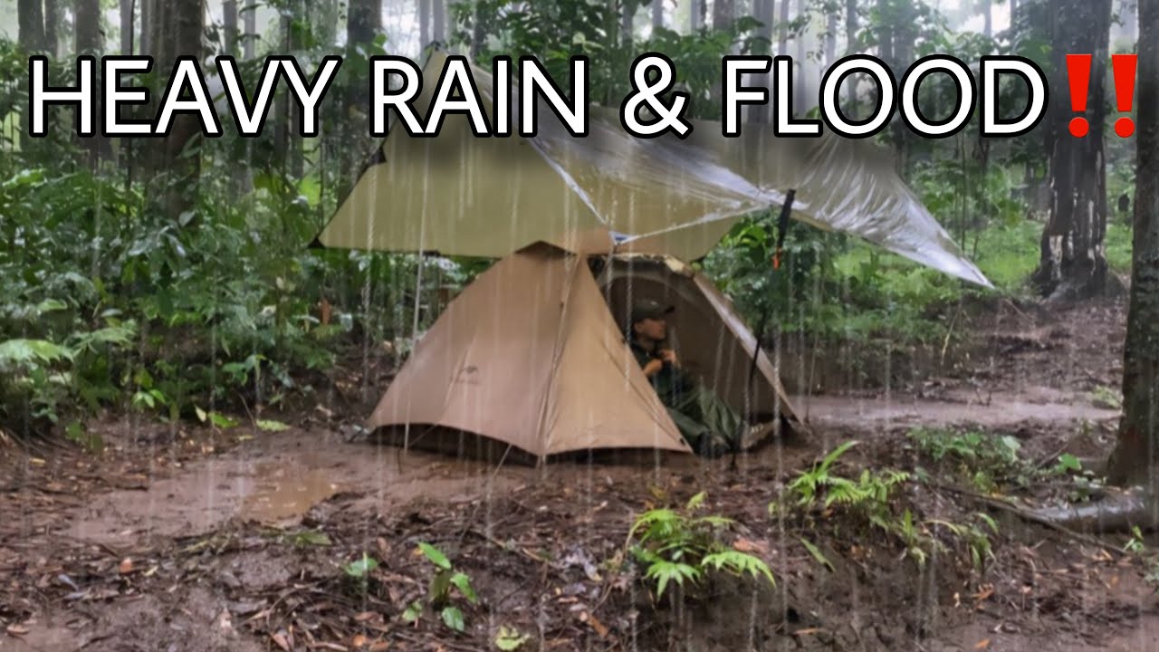CAMPING ALONE IN HEAVY RAIN WITH FLOOD AROUND THE TENT‼️SOLO CAMPING IN ...