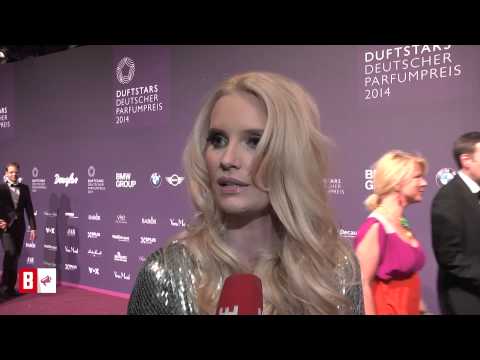 BUNTE TV - Newsflash: Mirja du Mont: „Kein Problem mit Brust-Amputation!\