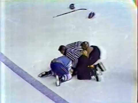 Chris Chelios vs Nevin Markwart - YouTube
