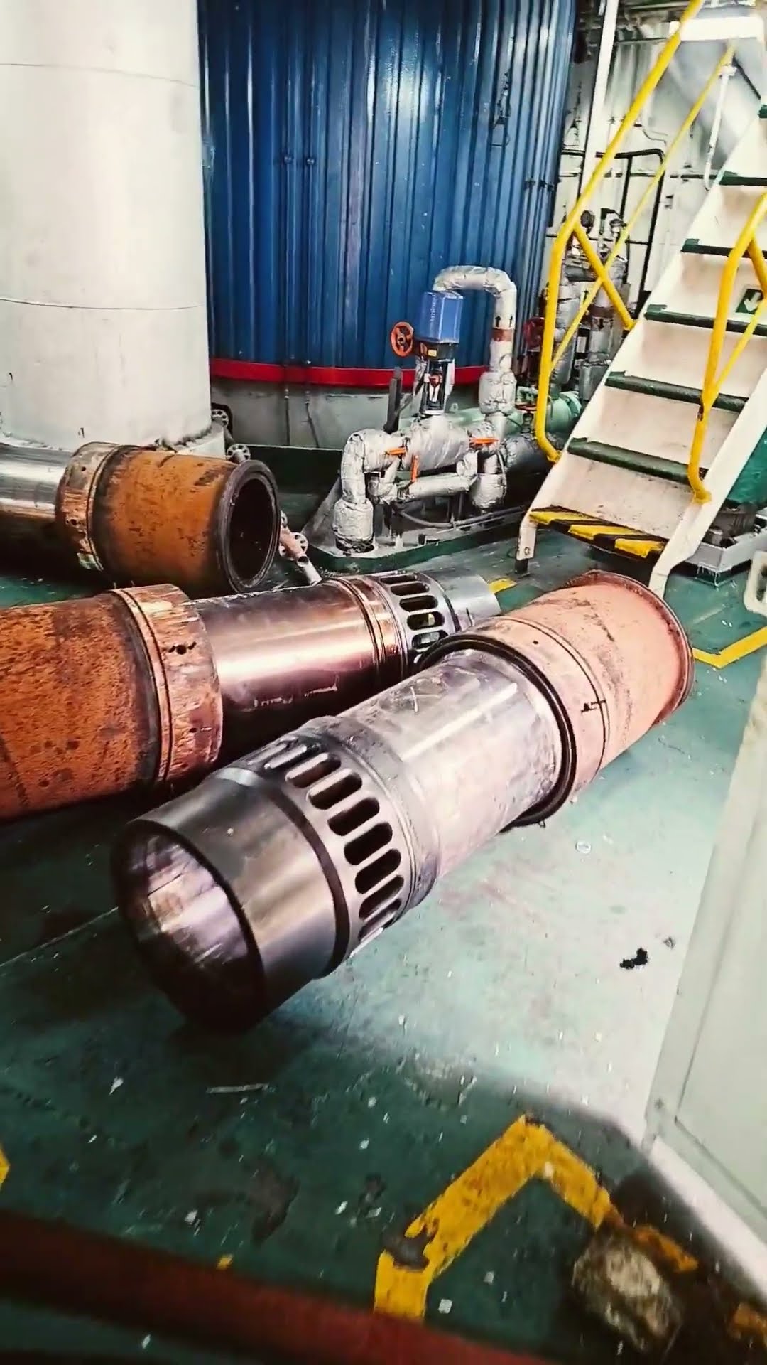 Ship main engine cylinder liner.Χιτωνια #ship #maritime #liner #engine #engineer #cylinder # ...