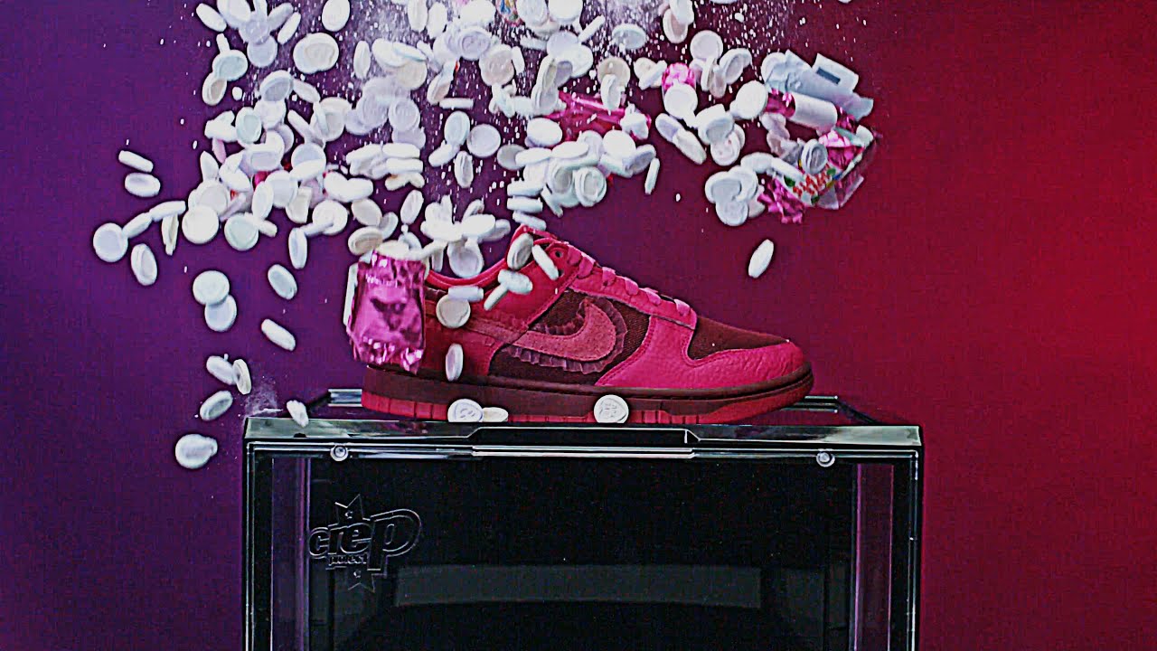 NIKE DUNK LOW VALENTINE 2022 vs 1000's of Love Hearts sweets - YouTube