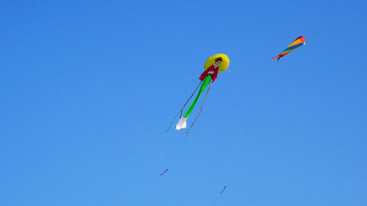 [4KVF] kite, park, peaceful, sky, blue, flutter, fly, wind, oriental ...