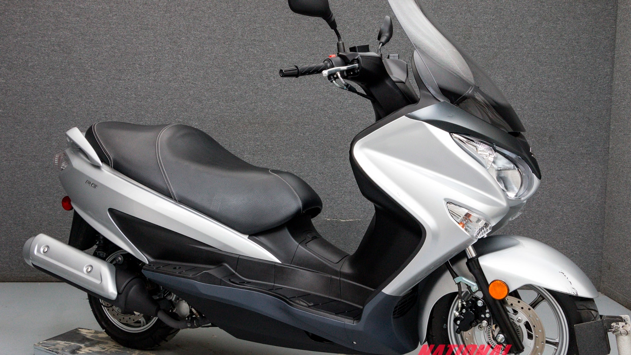 2014 SUZUKI UH200 BURGMAN 200 - National Powersports Distributors - YouTube