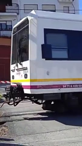 Tren Renfe: Feve 3800 C-2 saliendo de Virgen de la Peña a Cabezón de la ...