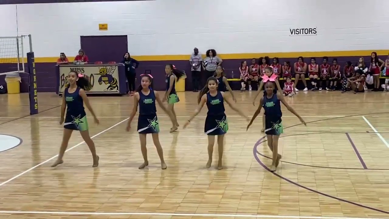Jr. Owlettes Volleyball Halftime--"Beggin'" - YouTube