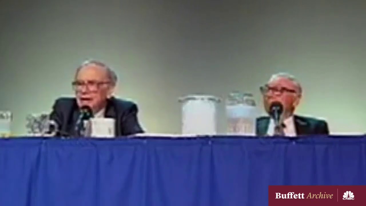 Warren Buffett Explains Benjamin Graham's "Mr. Market" - YouTube