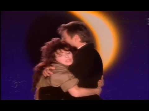 Peter Gabriel & Kate Bush - Don't give up 1986 - YouTube