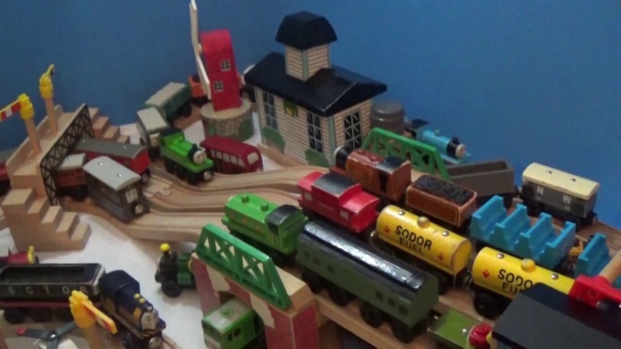 Thomas Wooden Railway Small Layout Video - YouTube