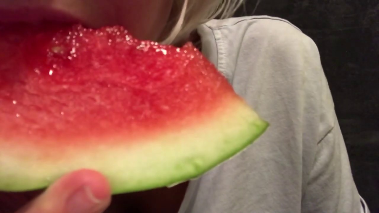 ASMR eating watermelon 🍉 - YouTube
