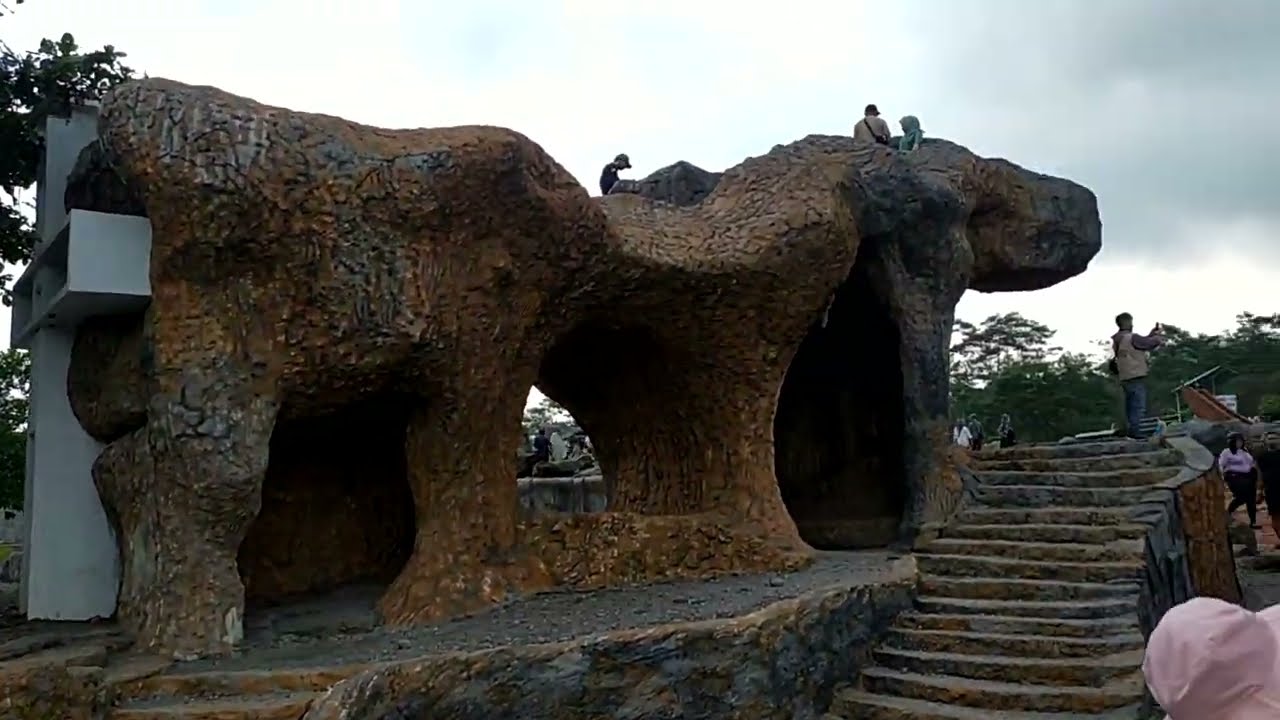 Alien Merapi rock stone - YouTube