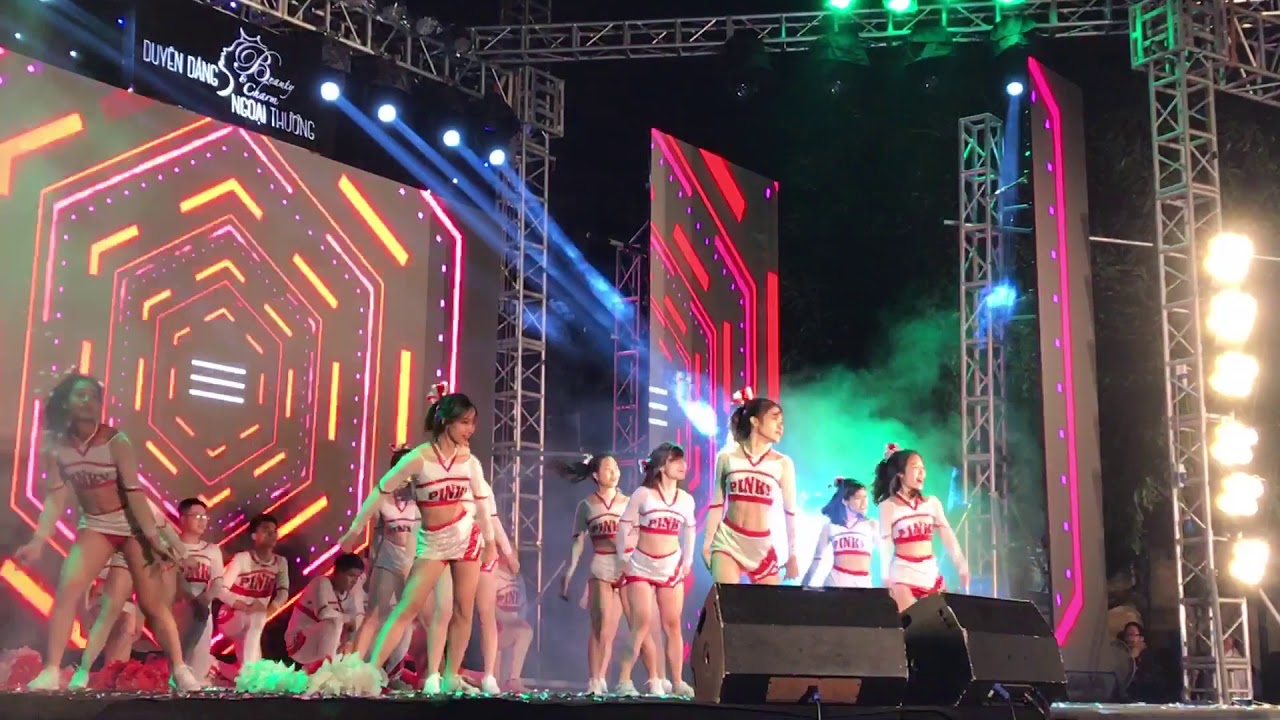 [PERFORMANCE] Beauty&Charm 17.12.2017 PINKY Cheerleading Squad - YouTube