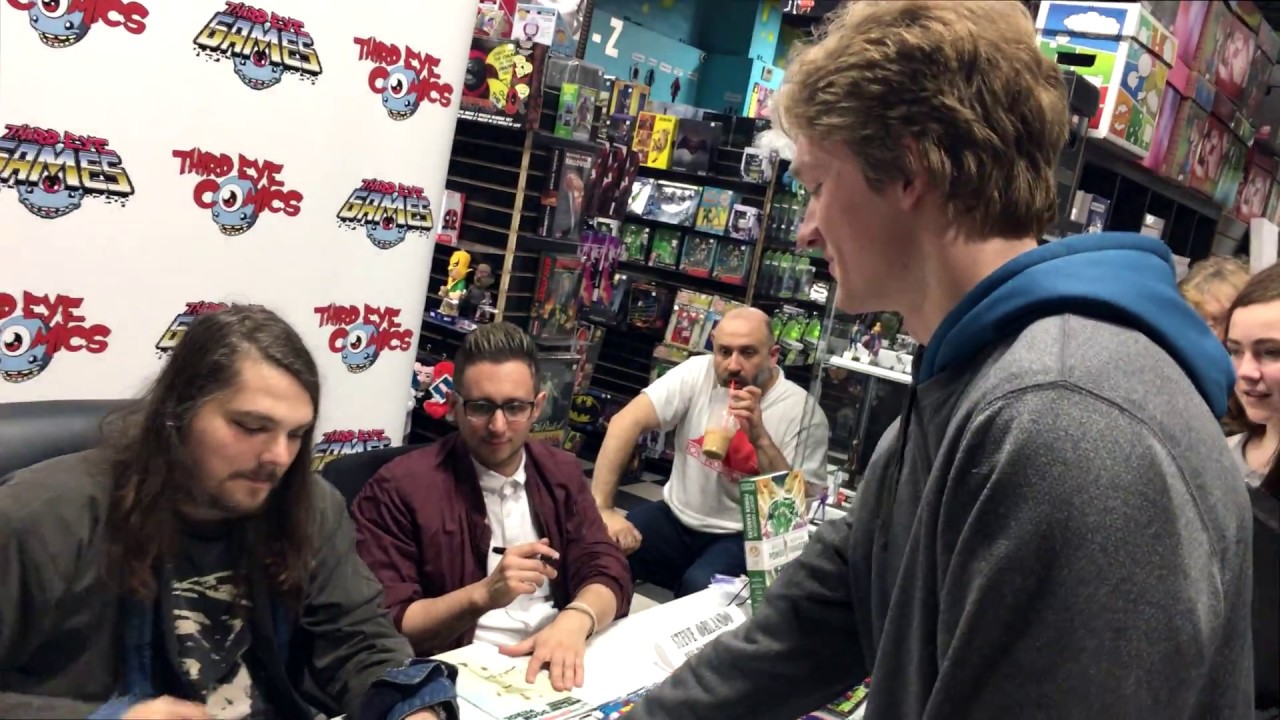 Meeting Gerard Way (Asked Him to Name My Dog) - YouTube
