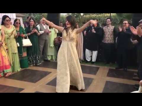 New Beautiful Pakistani girl Dance on Laila main  Laila full hd