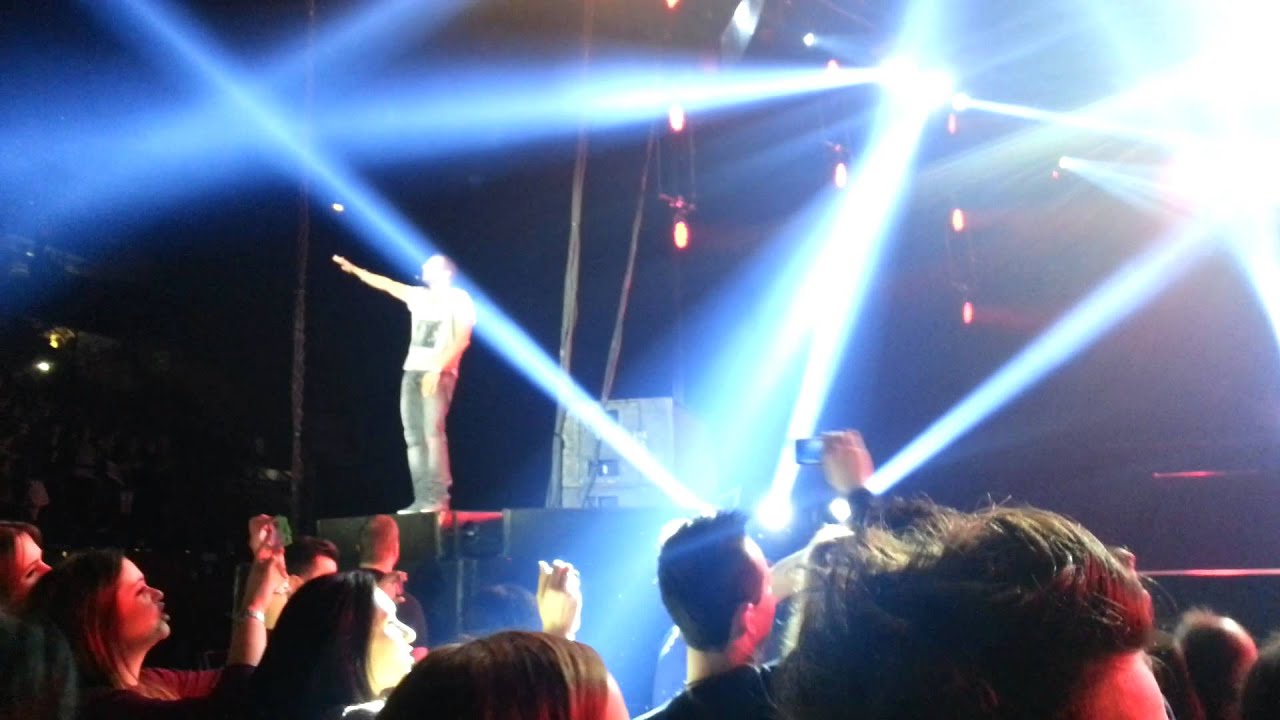 Backstreet Boys - Everybody LIVE Milano 22-02-2014 - YouTube