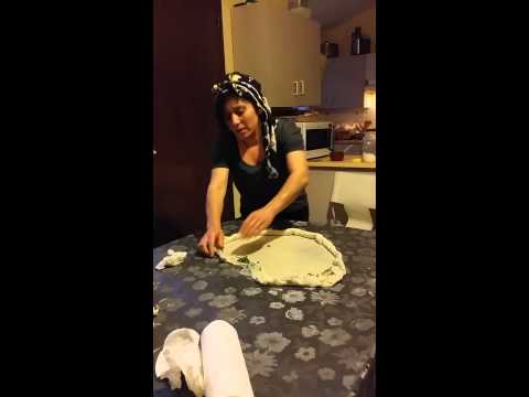 Oyun havasi esliginde borek yapimi