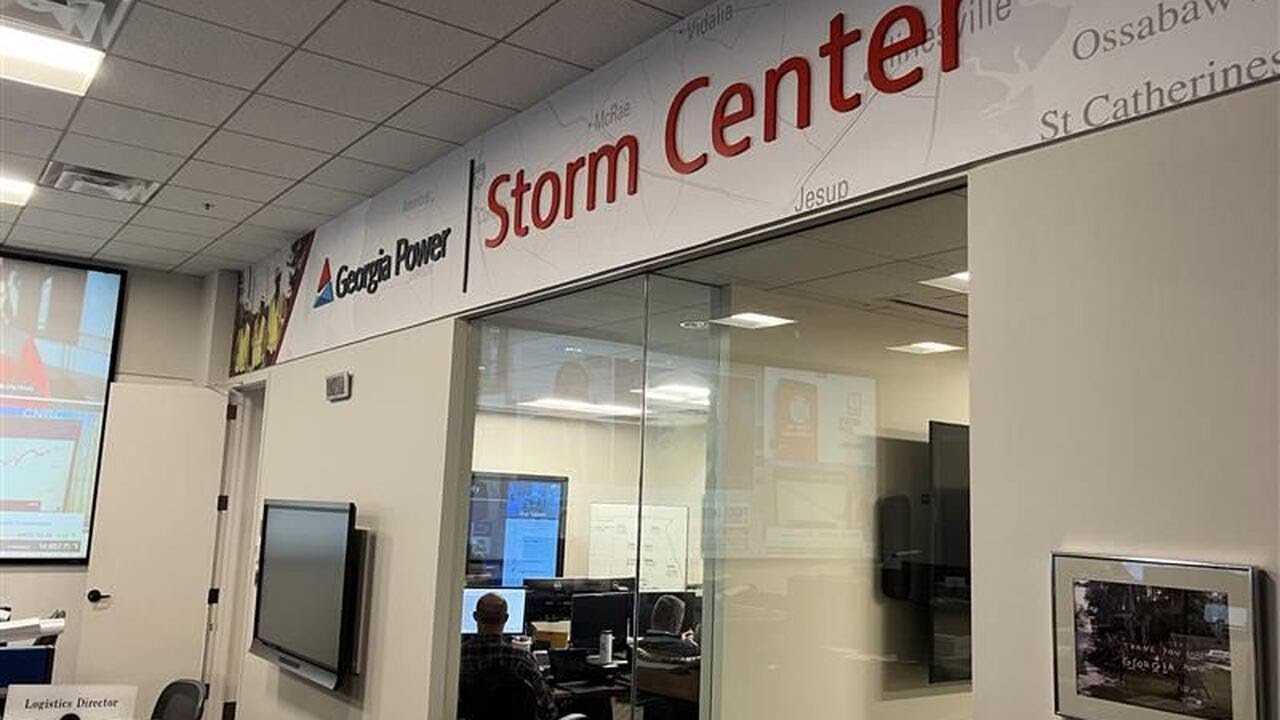 Tracking the storm inside the Georgia Power Storm Center - YouTube