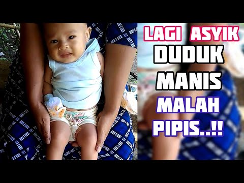 LAGI DUDUK ASYIK MALAH PIPIS...!! 🤣🤣🤣