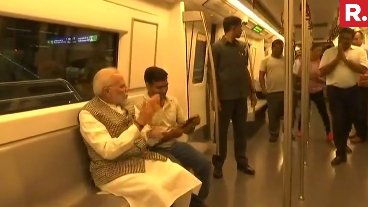 PM Narendra Modi Travels In Delhi Metro Interacts With Commuters - YouTube