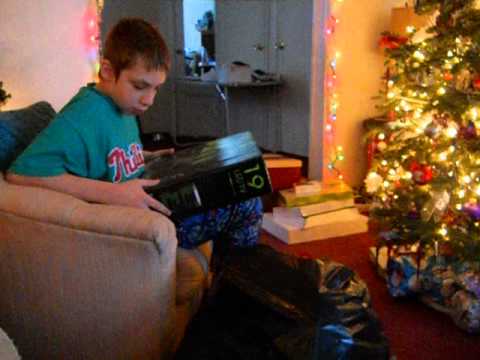 Ryan and Taylor Opening Christmas Presents 2013 PS4 - YouTube