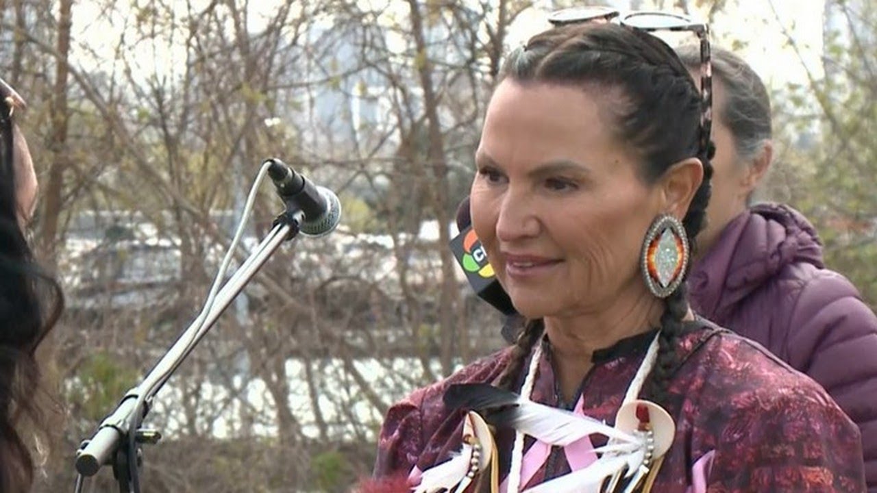 Hamilton police appoint Indigenous liaison officer - YouTube