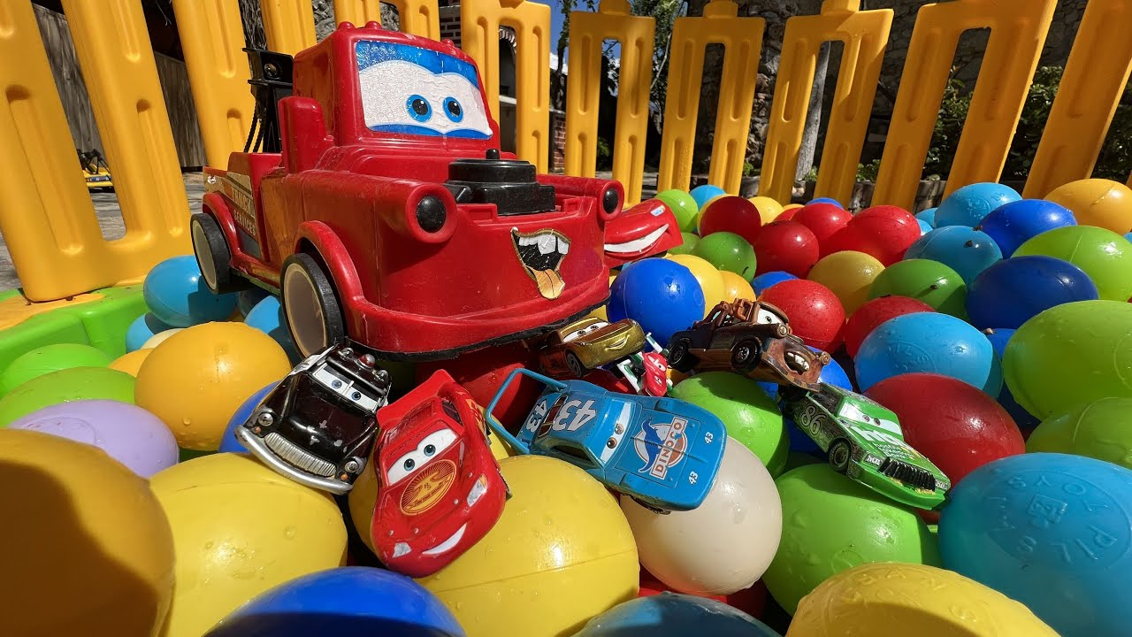 Disney Pixar Cars falling into deep pool, Lightning McQueen, Tow Mater ...