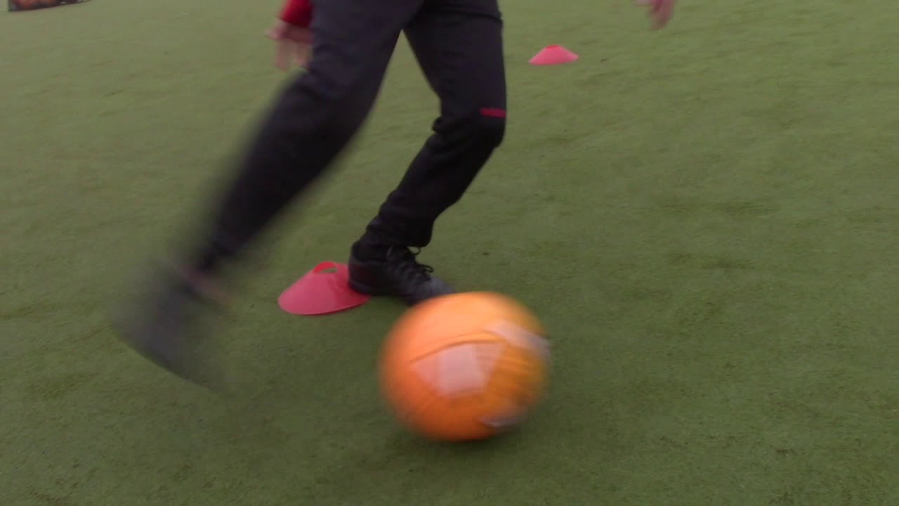 Weak foot passing technique practise - Lockdown drill 26 - YouTube