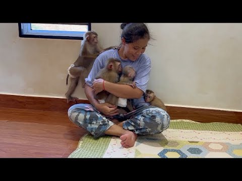 Most Pity Jula Sit Hugging Mom Very Soundly Sad Asking Mom To Hug Her ...