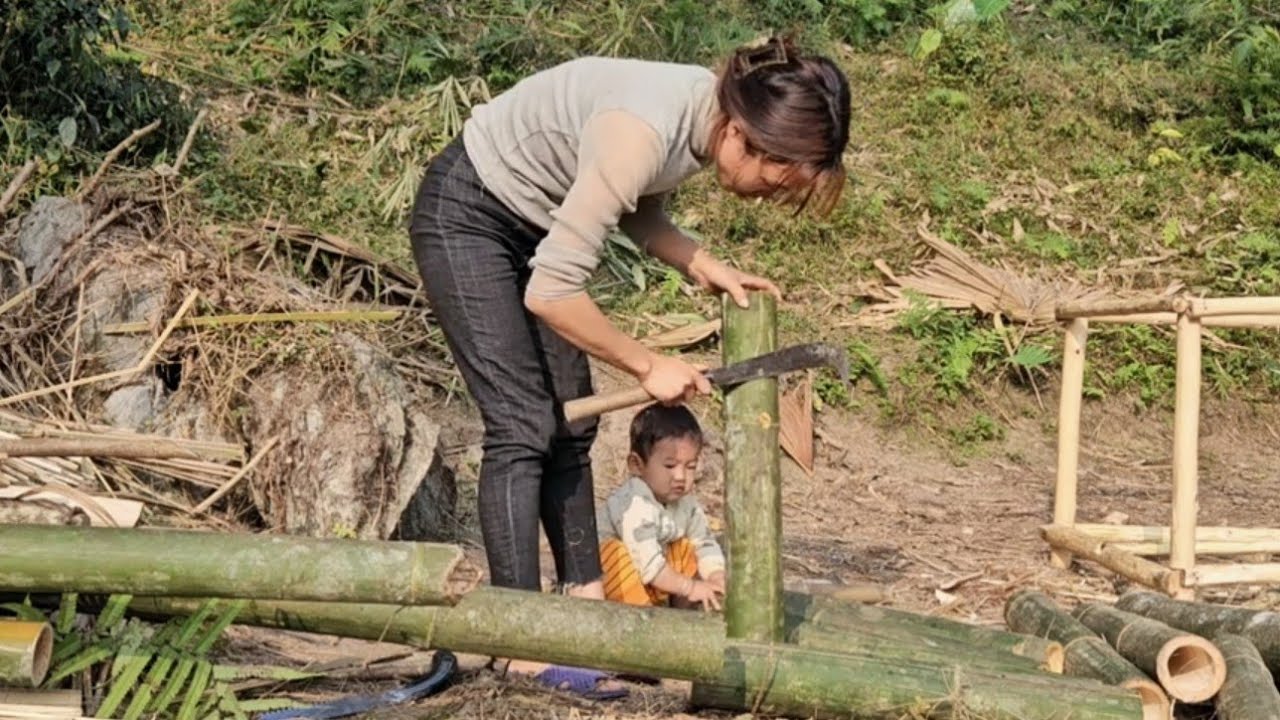 The Girl Made A Bamboo Cradle For The Baby To Stay In - Building A New ...