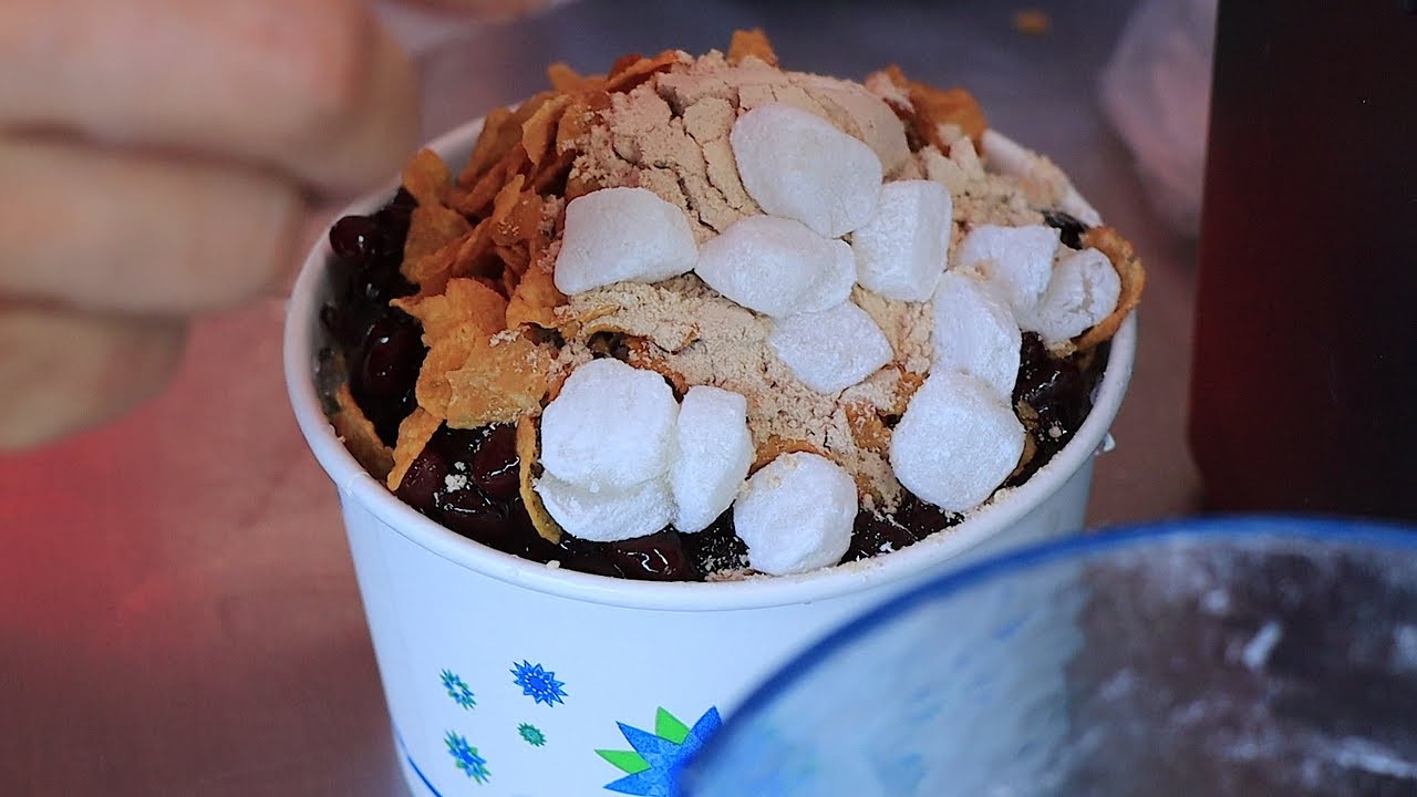 Korean style icecream (Pat Bingsu) / Korean street food / 옛날 팥빙수 - YouTube