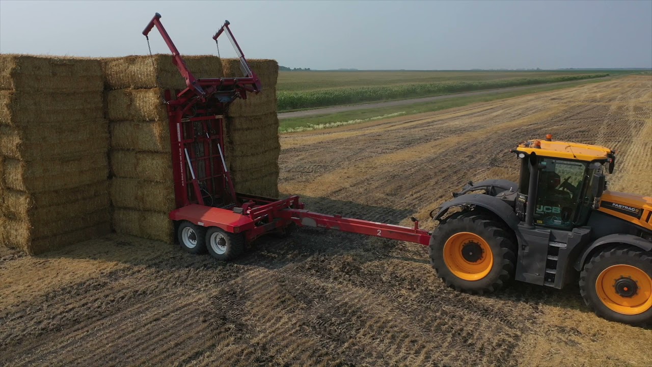 Baling Wheat Straw 2021 - YouTube