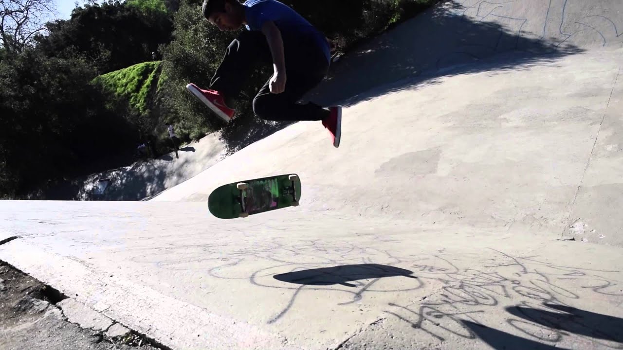 Skate Sesh At Bronson Ditch - YouTube