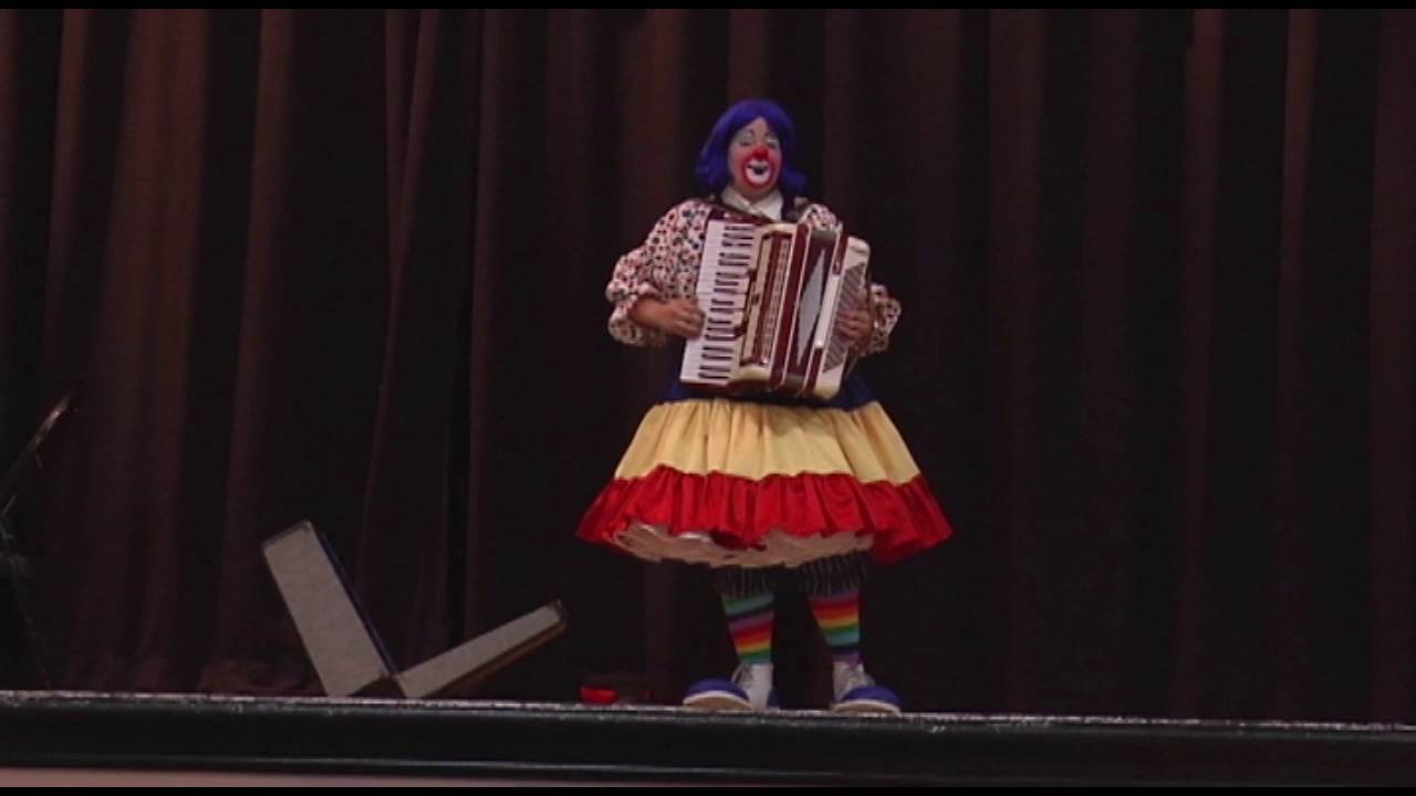 American Clown Academy, Community Show 2016, Close View - YouTube